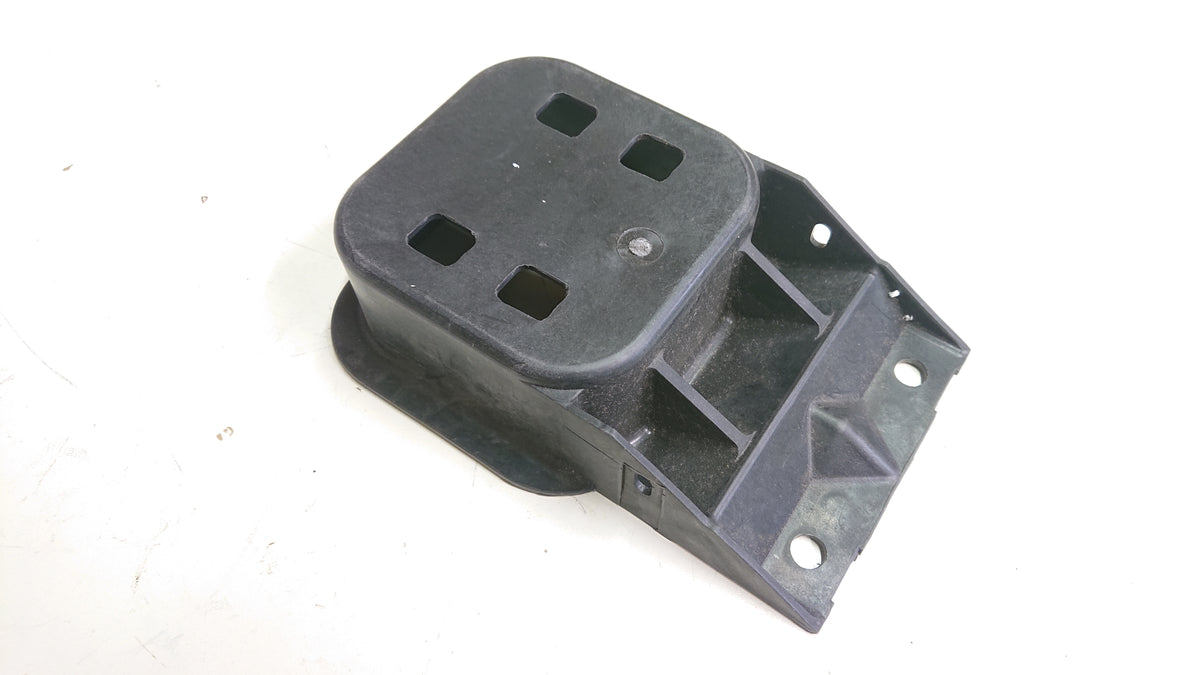 NEW FRONT Lower Bumper Support Bracket 1989 - 2001 – Classic Trafics